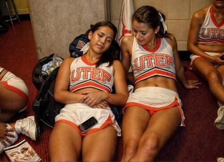 20 Cheerleader Wardrobe Malfunctions That Are Both Hilarious And