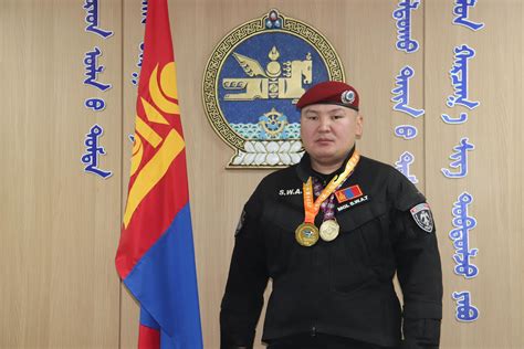 Цагдаагийн дэд хурандаа М Баттүшиг Япон БНХАУ д алтан соёмбот далбаагаа мандууллаа