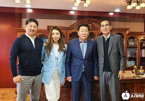 Н Учрал гишүүний эхнэр Ч Сэлэнгэ Түүний минь хэлсэн үг нь үргэлж зүрхэнд хүрдэгийг би мэднэ