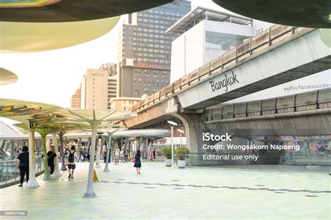 Sky Walk Di Siam Discovery Dan Mbk Dengan Logo Bangkok City Of Life