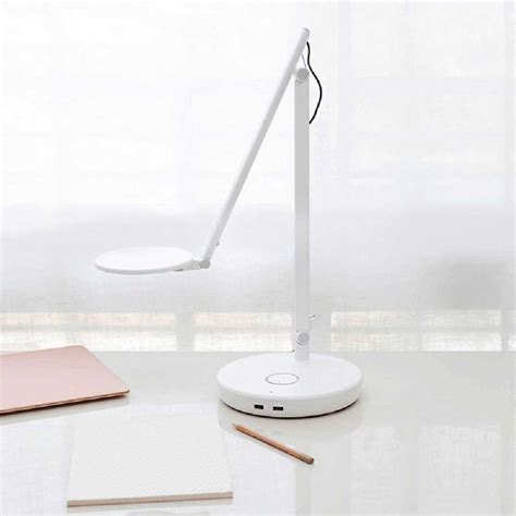 Humanscale Nova Task Light Brings Glare Free Light And Wireless Charging To Your Desktop