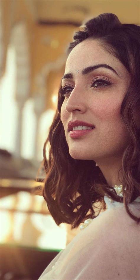 Yami Gautam Scrolller