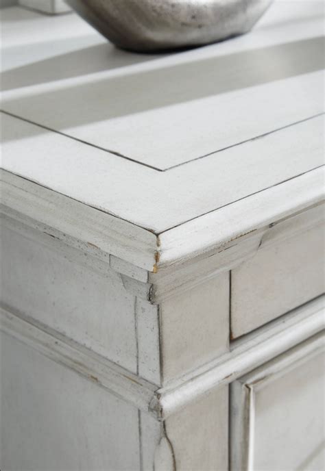 Kanwyn Whitewash Panel Bedroom Set
