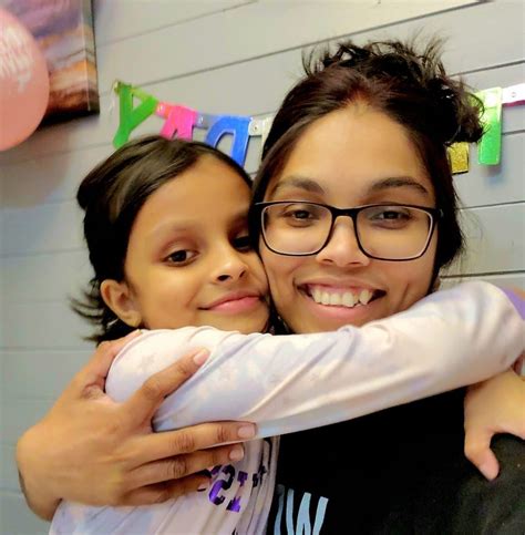 ගැහුවා බොලේ ගැහුවා අම්මෝ මගෙ බඩේ බිත්තර කෝටියක් විතර තම්බන්න පුළුවන් ඕවර් දෙකක් තමා ඒ ඉවර උනේ 🥺