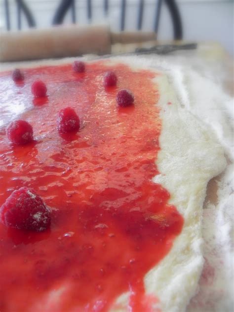Gift of Simplicity: Raspberry Rolls