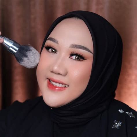 PritaMelia Amel MakeupArtist Prita Mua Threads Say More