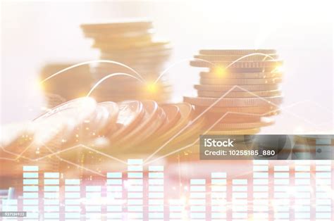 금융 이익 자본 금융 및 투자 개념 이중 Exporsure 동전과 그래프와 밤 시의 스택 개념에 대한 스톡 사진 및 기타 이미지 Istock