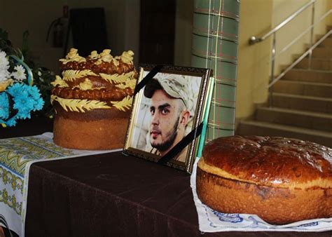 Загиблого бійця ЗСУ Сергія Кондратюка поховали в Славуті на Хмельччині «ФАКТИ