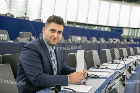 Андрей Новаков През 2016 г ЕС ще има 1 8 милиарда евро за младите по Еразъм