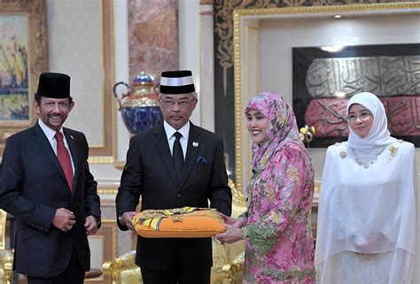 Isteri Kedua Yang Dipertuan Agong Rupanya Ydpa Agong Ada Isteri Kedua