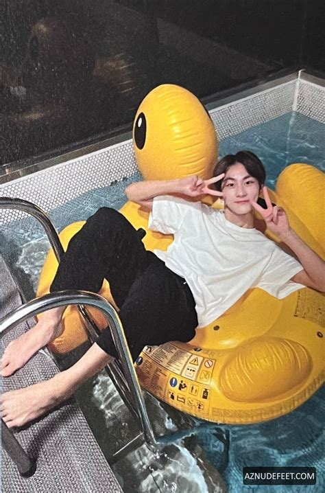 Jungwon Feet Aznudefeet Men