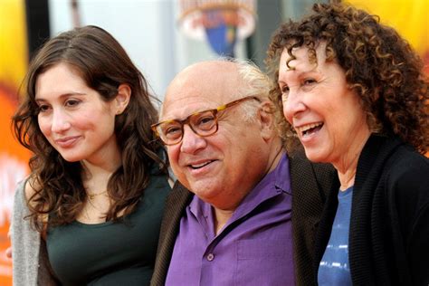 Danny Devito And Rhea Perlman With Daughter Celebrity Families
