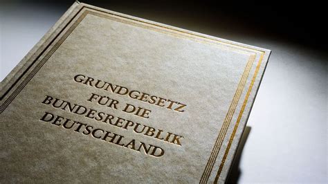 Happy Birthday 🖤 ️💛 Grundgesetz Seit 75 Jahren Unsere „leitkultur 😊 Unser Kompass Und Anker ⚓️
