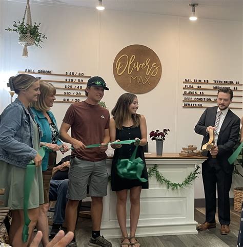 Bow-wow, wow: New dog groomer Olivers & Max opens in downtown BG - Sent-trib