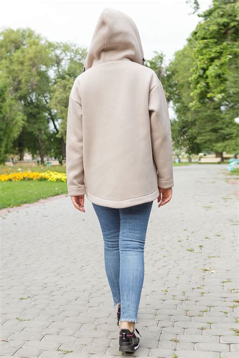 Кофта спортивная с молнией и капюшоном Лора бежевого цвета | Mio Richi