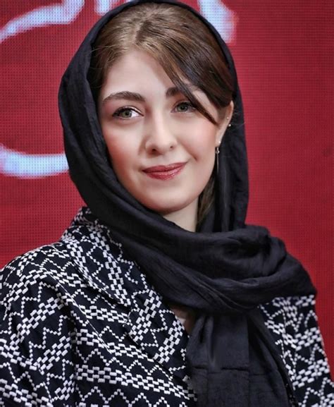 عکس الیکا ناصری بازیگر سریال یاغی روی فرش قرمز