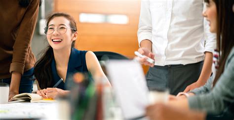 크리에이티브 에이전시 비즈니스 브레인 스톰 미팅 프레젠테이션 제품 출시 프레젠테이션 기획 전략 신사업 개발에 대한 로드맵 논의