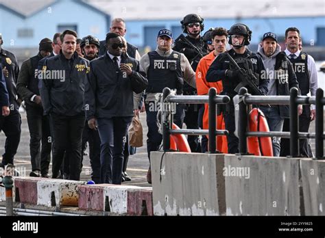 New York Usa 19th Dec 2024 Members Of The Nypd Escort Luigi Mangione Suspect In The Killing