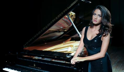 პიანისტი თათია შარანგია ორსულად არის Musicbox Ge