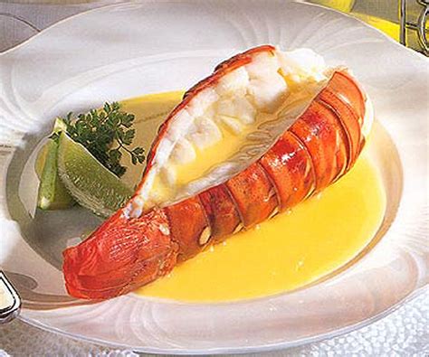 Langosta Cocida Con Salsa Holandesa