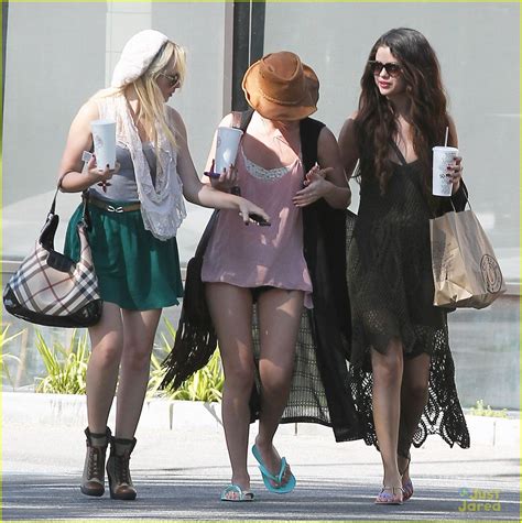 Full Sized Photo Of Selena Gomez Spring Breakers Premiere Selena Gomez Spring Breakers