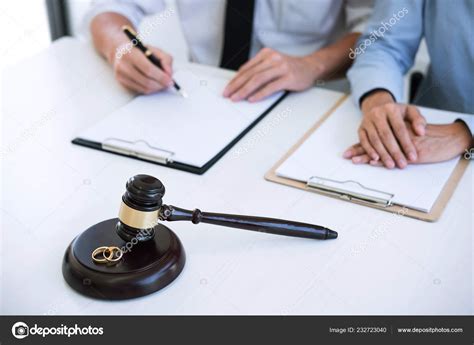 Decree Divorce Dissolution Cancellation Marriage Husband Wife Divorce Process Lawyer — Stock