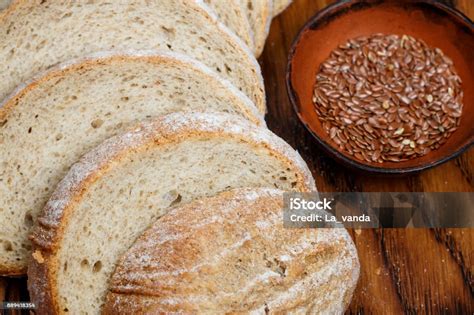자르고 보드 근접 촬영에 아마 전체 곡물 빵 조각 선택적 초점 0명에 대한 스톡 사진 및 기타 이미지 0명 갈색 건강한 식생활 Istock