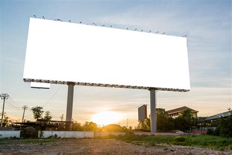 Photo Libre De Droit De Panneau Daffichage Vide Pour Affiche Publicitaire Extérieure Ou Blanc
