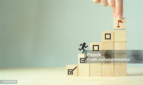 진행 중인 작업 개념입니다 목표 목표 작업 추적 목표 달성 및 비즈니스 성공 작업 완료 프로젝트 타임라인 관리 목표 달성