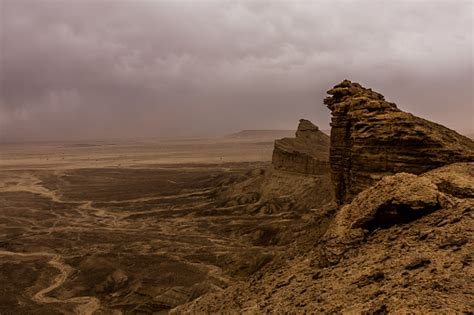 사우디 아라비아로 어 나이 스에서 천둥 구름과 모래 폭풍과 사막 풍경 사우디 아라비아에 대한 스톡 사진 및 기타 이미지 사우디 아라비아 0명 가리기 Istock