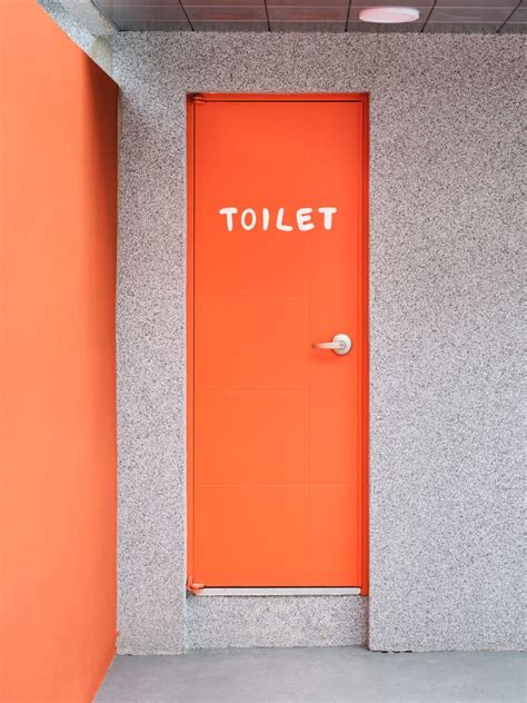 주황색 포인트컬러 세련된 디자인의 24평 도넛집인테리어 문 디자인 디자인 인테리어