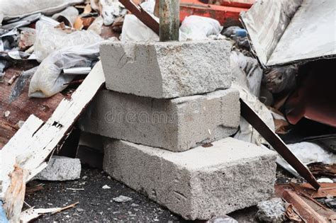 Three White Bricks To Support The Green Iron Rods Are Stacked On The