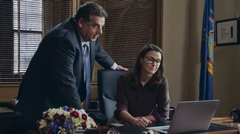 Bridget Moynahan Loves That Steve Schirripa Looks And Feels Right For