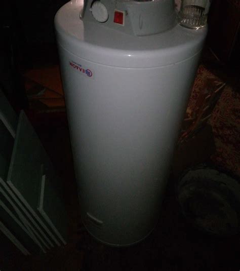 Свален Обемен бойлер работещ Eldom 80l 2kw Спасете го гр Велико Търново Акация • Olx Bg