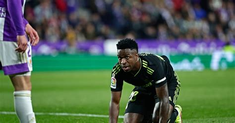 Valladolid Veta A 12 Fans Por Insultos Racistas A Vinícius Infobae
