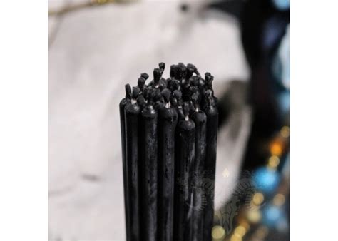 Купить Черные тонкие свечи восковые по цене 24 ₽ в интернет магазине Черная свеча