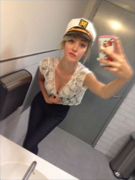 Hot Girls Taking Self Shots 46 Pics