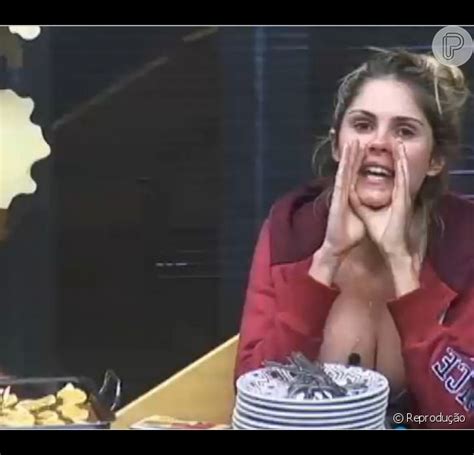 Bárbara Evans comemora aniversário da mãe Monique em reality show Purepeople