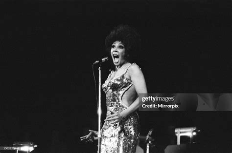 Shirley Bassey Performing On Stage In Concert At Newcastle City Hall