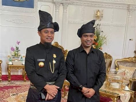 Gubernur Sudirman Kenakan Pakaian Adat Kajang Di Hut Ke 353 Sulsel Apa Maknanya