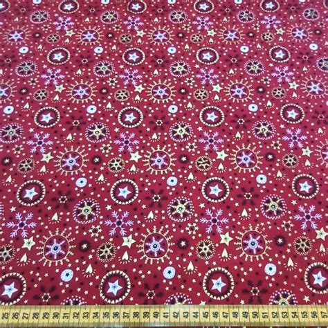 Tela Navidad Patchwork Estrellas Y Copos De Nieve Sobre Fondo Rojo
