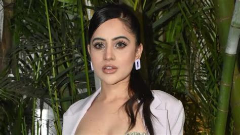 Urfi Javed Wore Front Open Top Without Bra Then Played Such A Risky