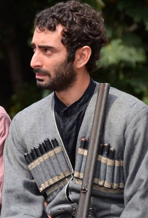 ძლი­ე­რი პერ­სო­ნა­ჟე­ბი მომ­წონს წიგ­ნებ­ში და ასე­თი­ვე ადა­მი­ა­ნე­ბი ცხოვ­რე­ბა­ში