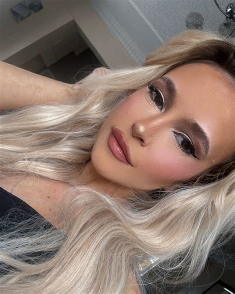 Jess Derry Jessderry98 • Instagram Photos And Videos