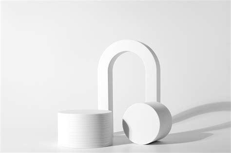 흰색 배경에 흰색 연단 간단한 기하학적 형태 제품 화장품 프리젠 테이션연단 창조적 인 조롱 미용 제품을 위한 받침대 또는 플랫폼