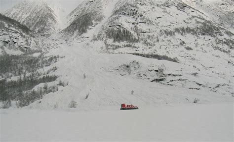 Nyhende Raset Som Stengjer Strondi