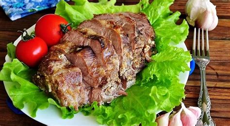Свинина в духовке — 8 простых и вкусных рецептов запеченного мяса