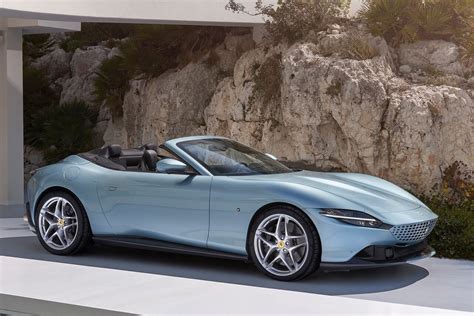 여신강림 야옹이 작가의 차 페라리 로마가 오픈카로 돌아왔다