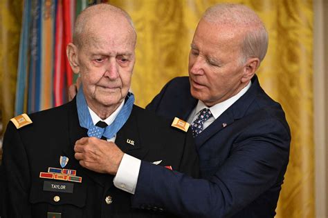 Vietnam Army Capt Larry Taylor Awarded Medal Of Honor