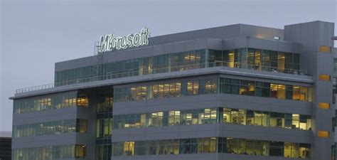 Офис Microsoft в России сократится на 15 % / Хабр